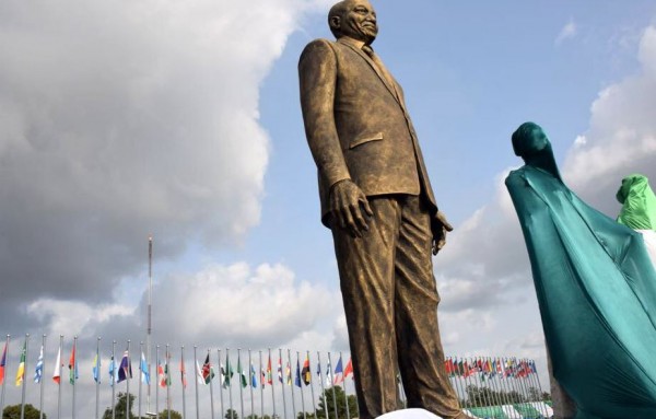 Revealed ! Why Rochas Okorocha erected a statue for South Africa’s ...